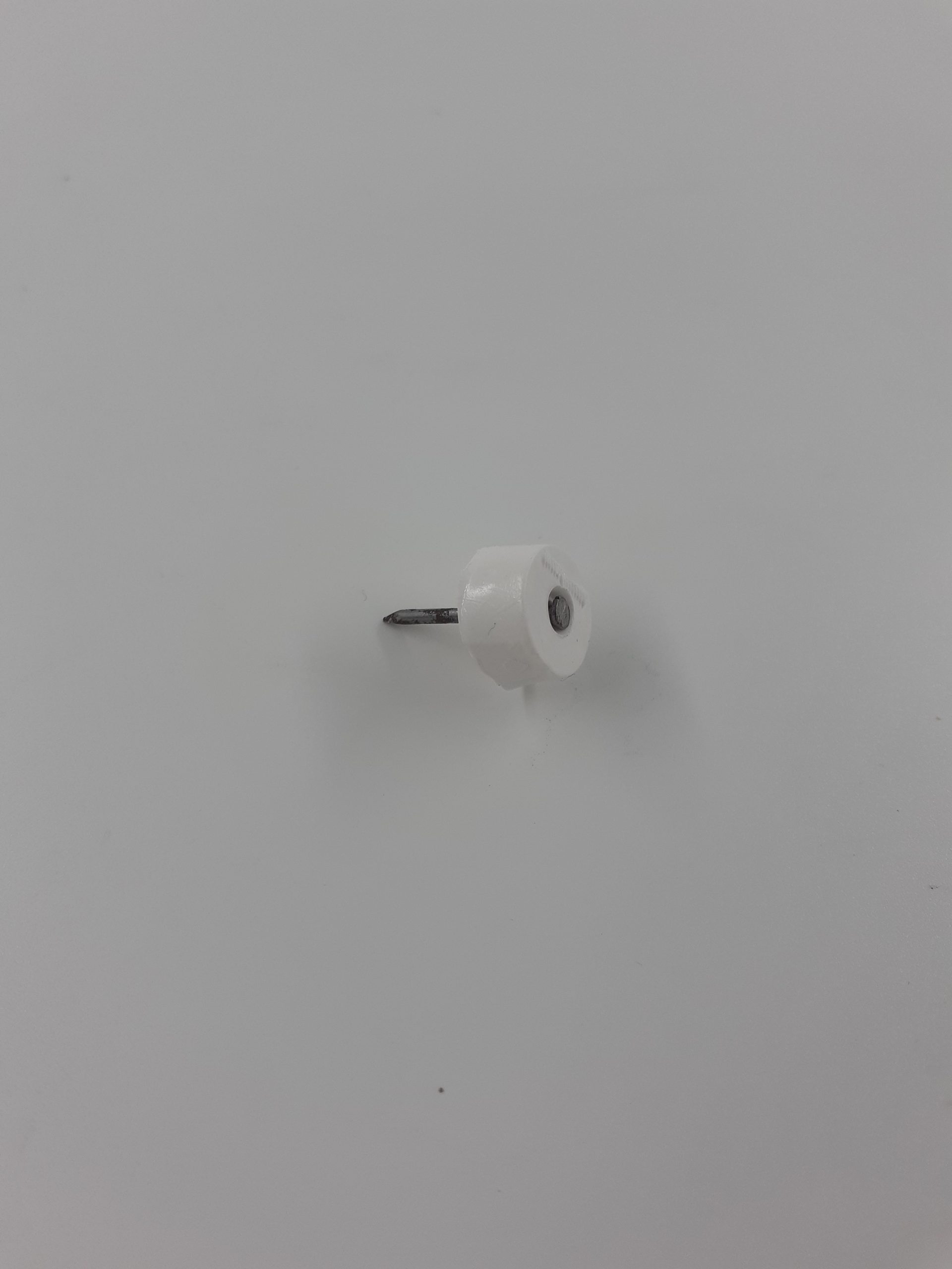 Nosac police sa ekserom beli – PROFI OKOV Ruma